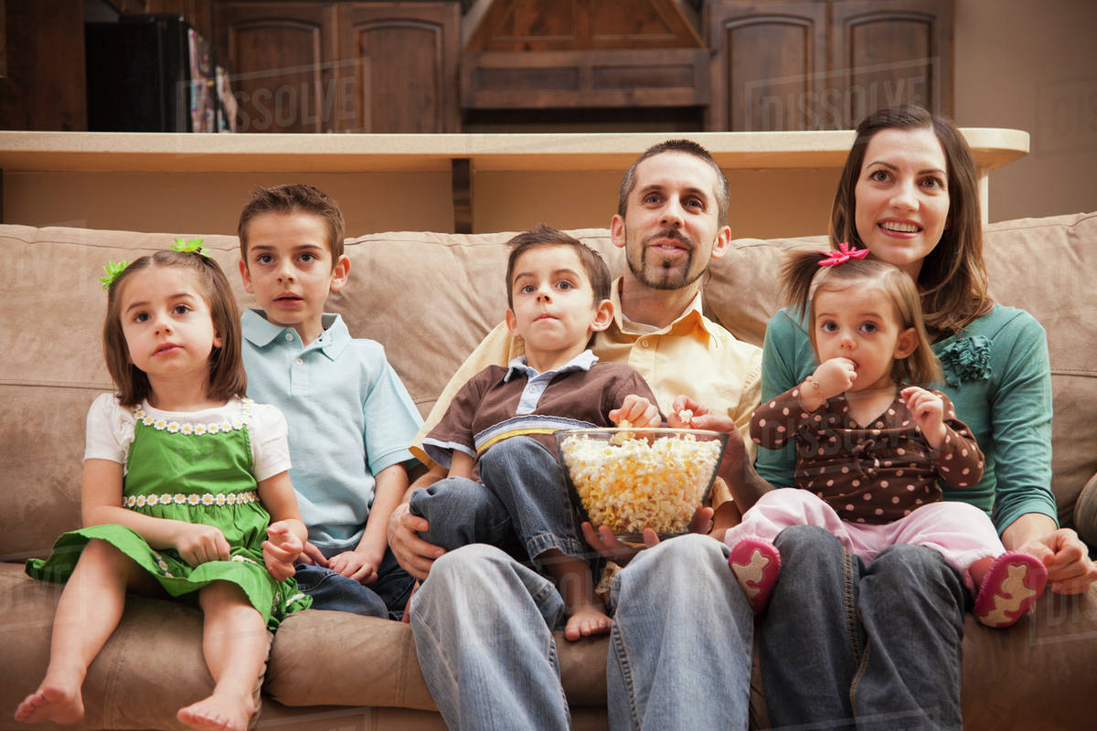 Front view of family with children (18-23 months, 4-5, 6-7, 8-9 ...