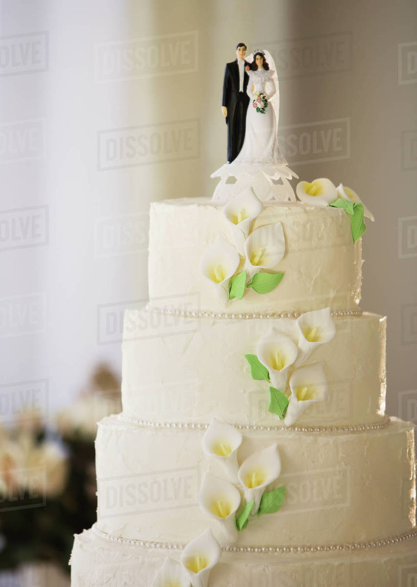 Wedding cake with bride and groom figurines - Royalty-free Stock Photo ...