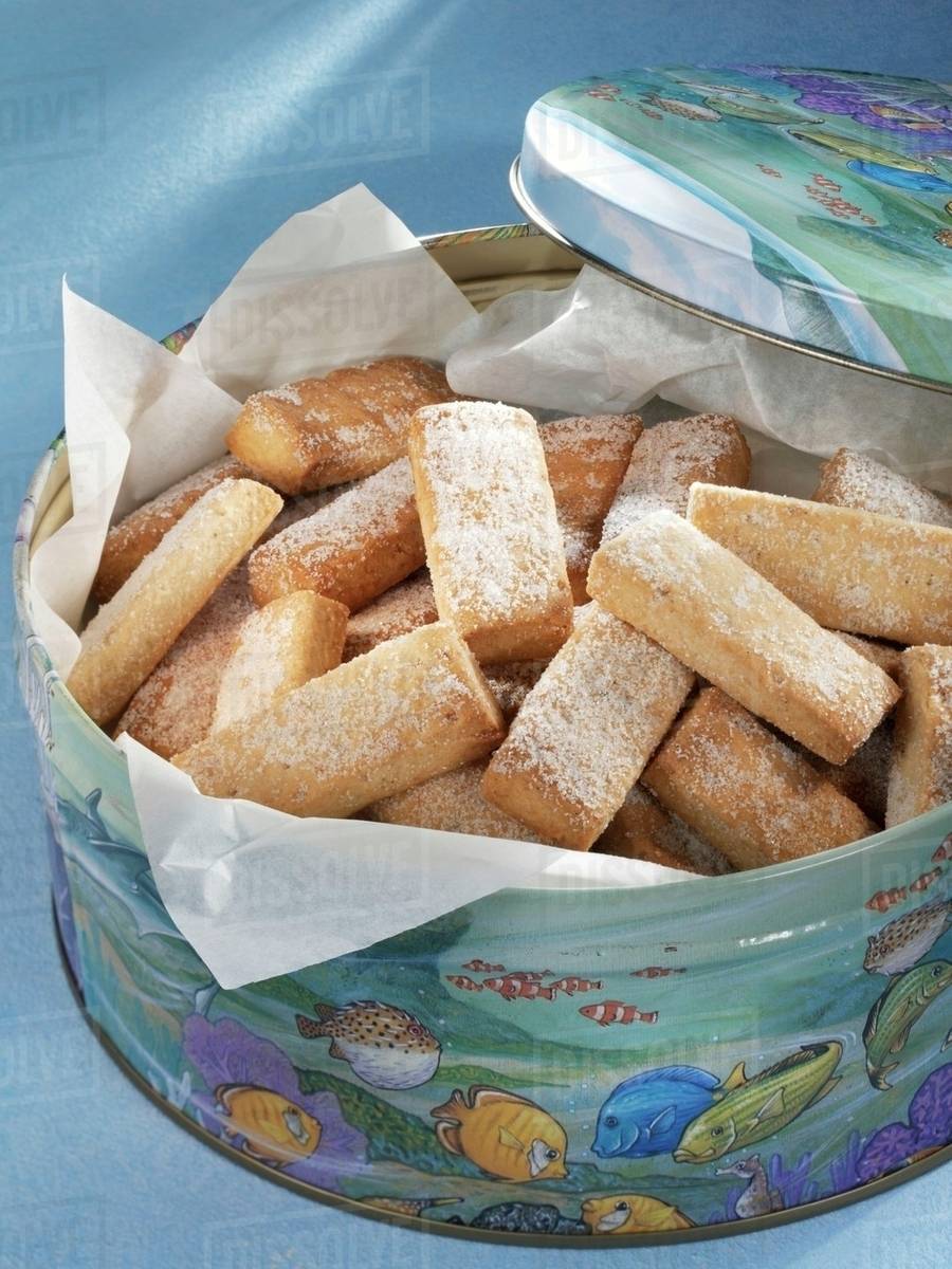 Shortbread biscuits in a biscuit tin (UK) - Royalty-free Stock Photo ...