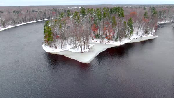 Snow coated trees beside the Menominee River. The Menominee River runs ...
