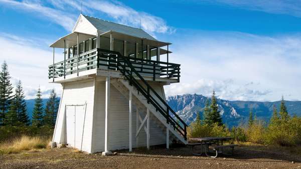Timelapse of Girard Ridge Fire Lookout with Castle Crags in the ...