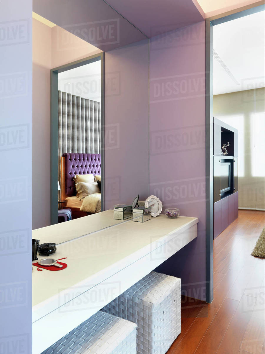 Clean vanity in modern home - Royalty-free Stock Photo | Dissolve