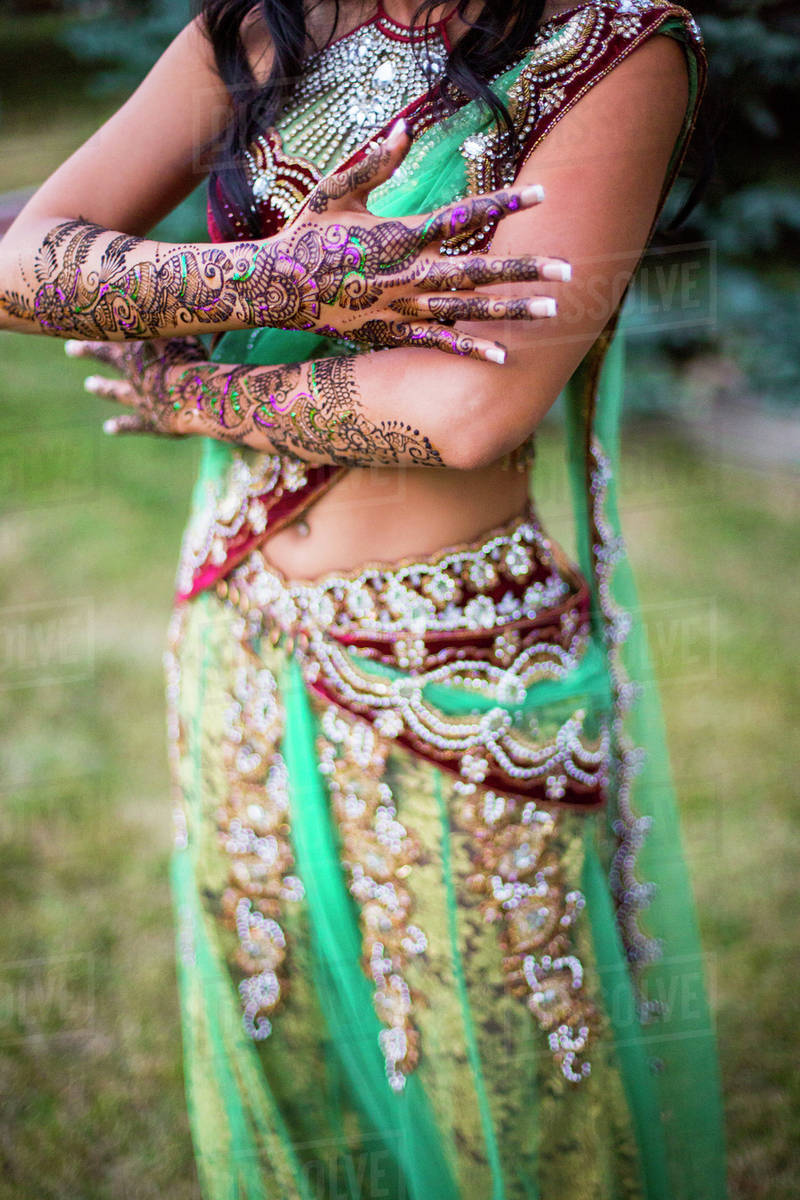 Woman wearing traditional Indian henna and robes - Royalty-free Stock ...