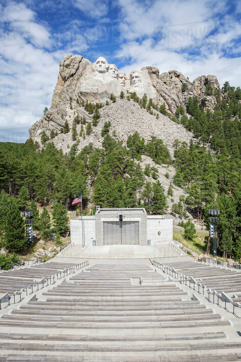 Mount Rushmore overlooking amphitheater, Black Hills, South Dakota ...