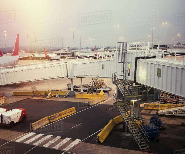 Airplane and elevated walkway on airport runway - Royalty-free Stock ...