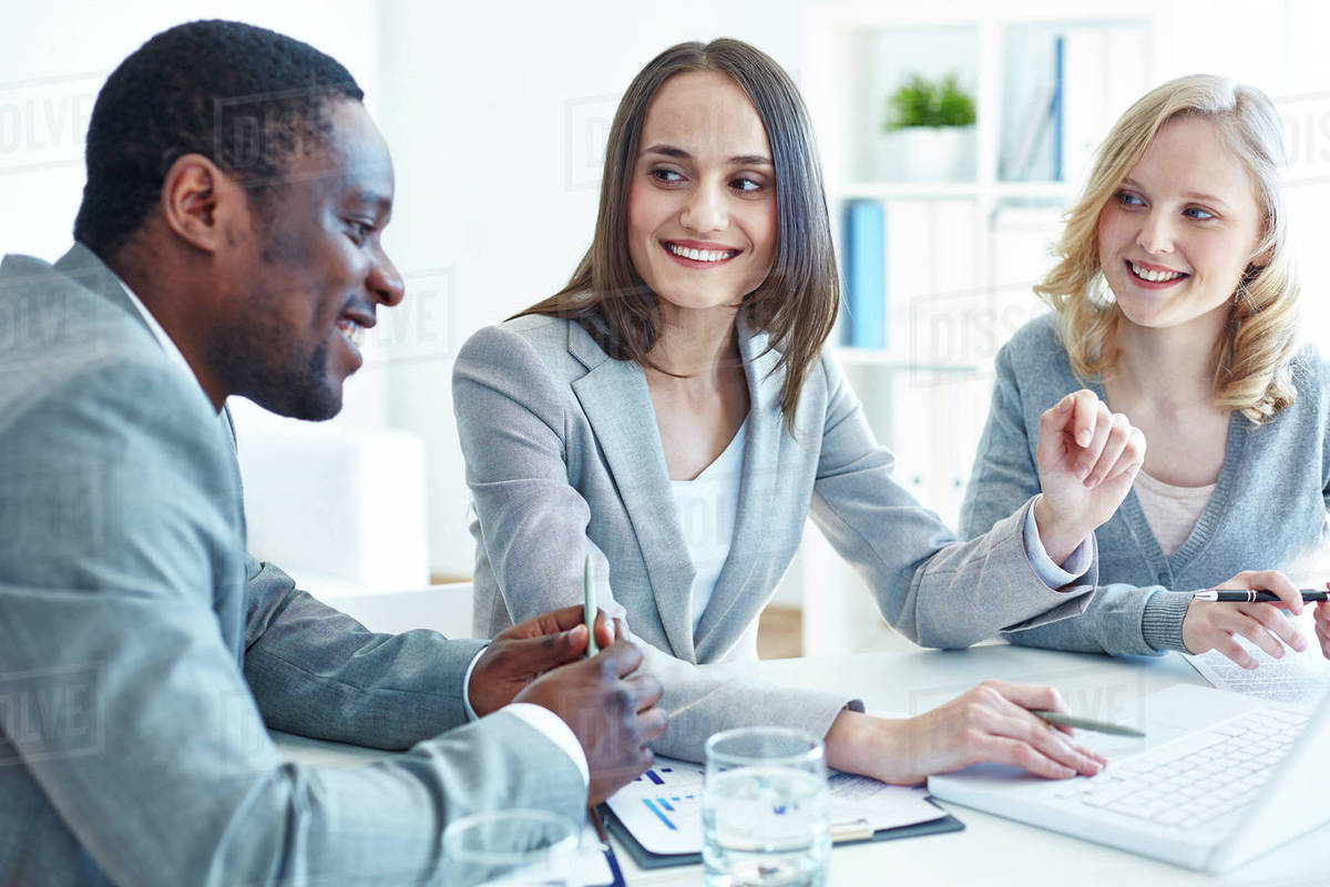 Group of business people discussing during a meeting - Royalty-free ...