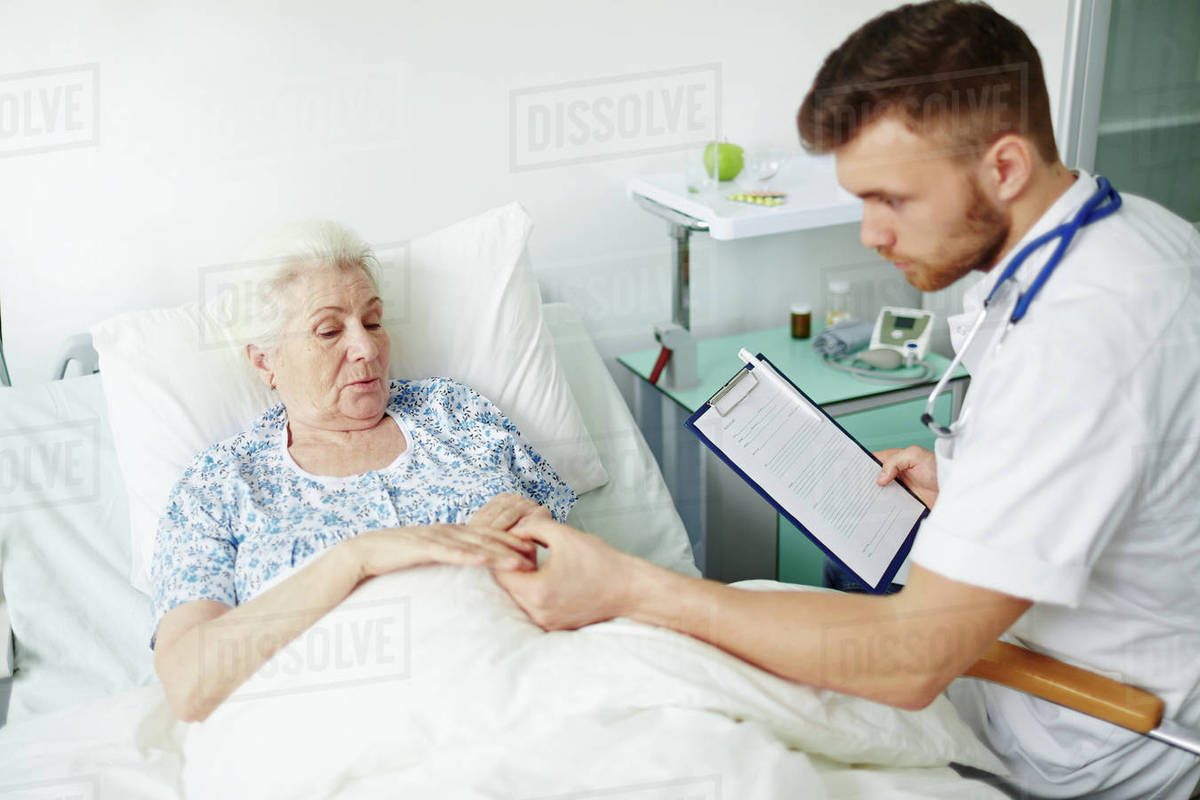 Senior patient telling her doctor about problem in hospital - Royalty ...