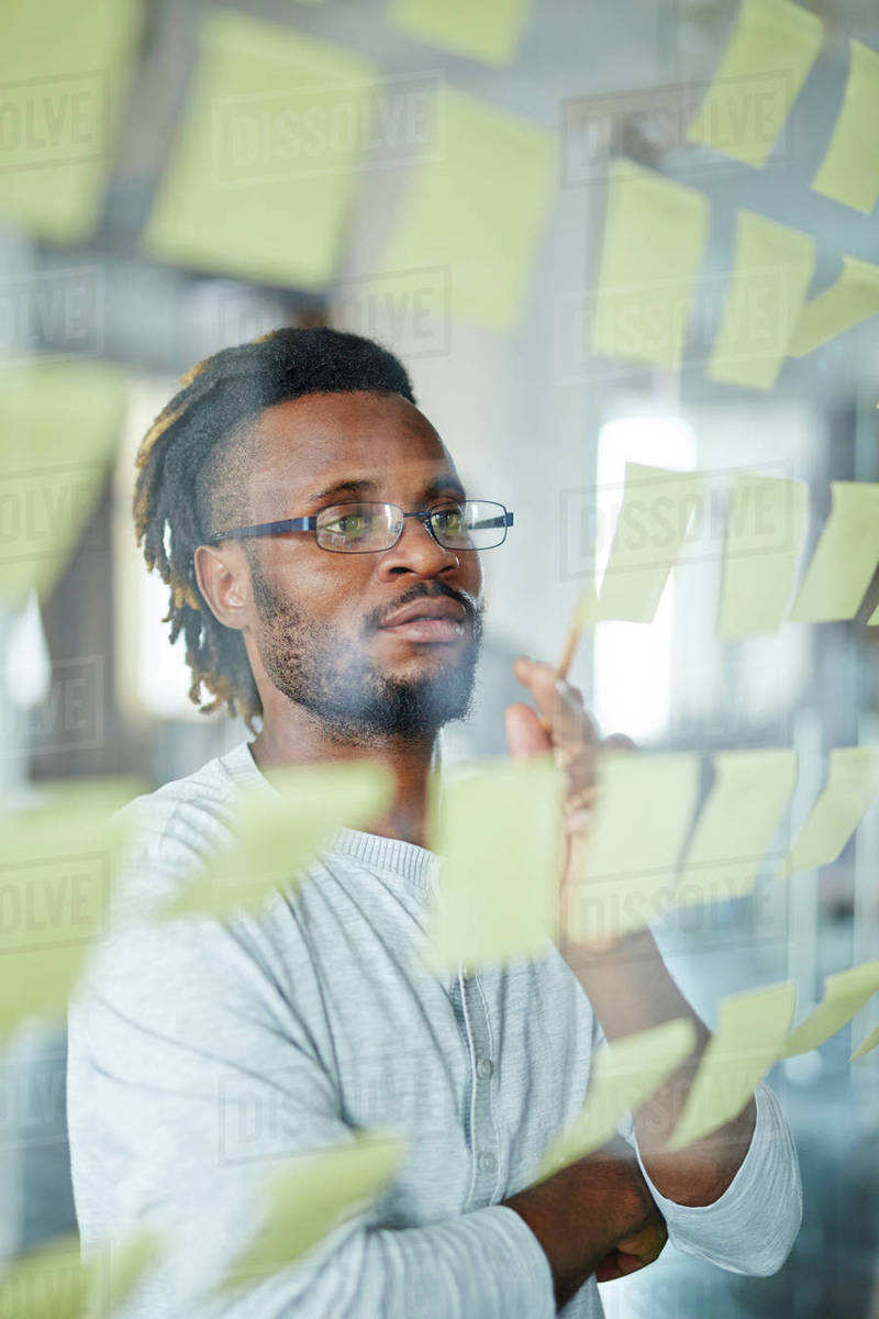 Office worker reading notes on notepapers - Royalty-free Stock Photo ...