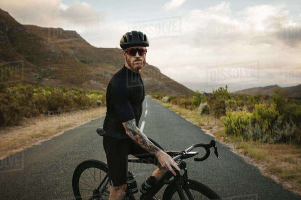 Determined male cyclist looking at camera. Fit man wearing sportswear ...