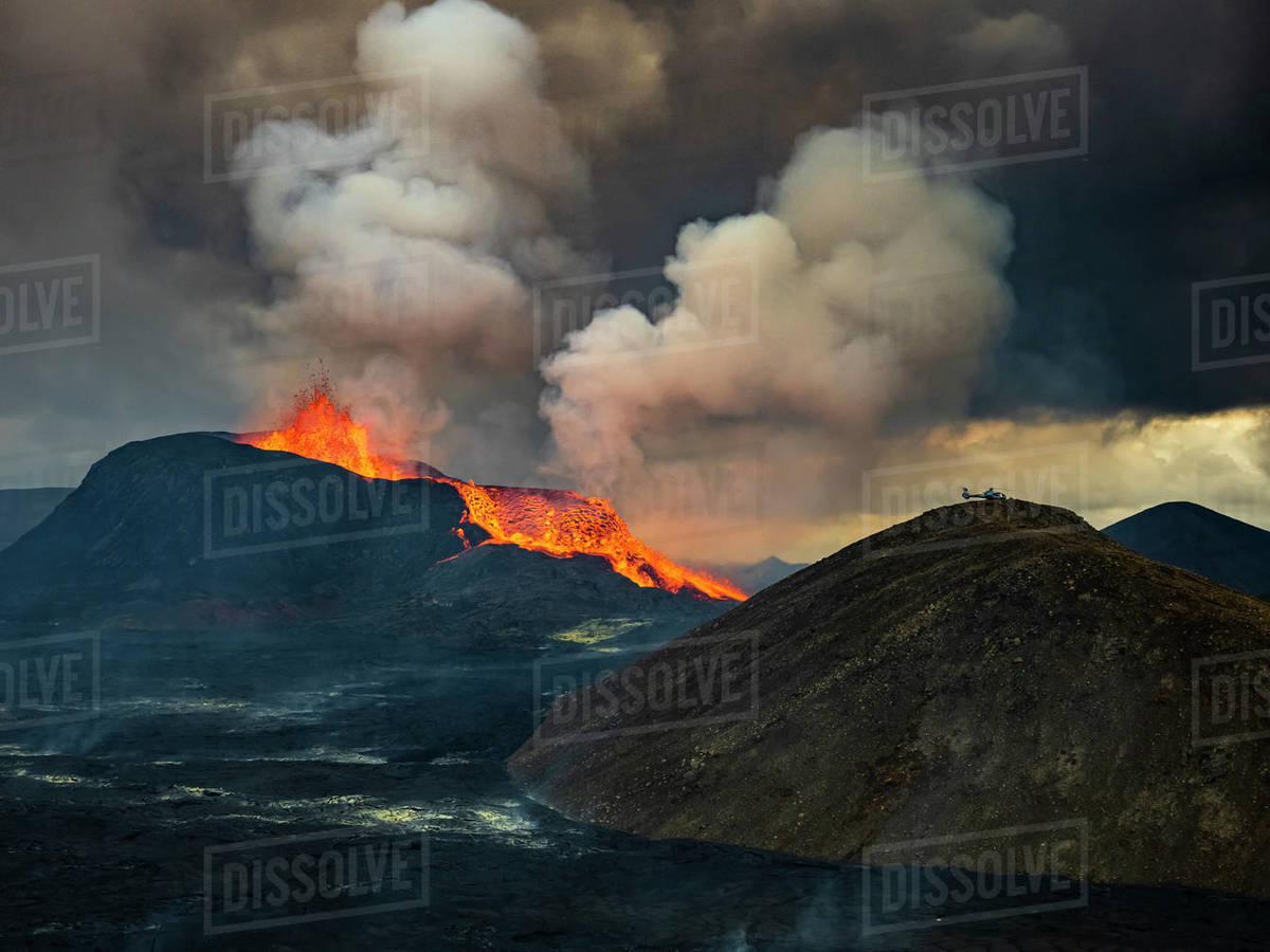 Glowing lava is ejected skyward as lava spills from Fagradalsfjall ...