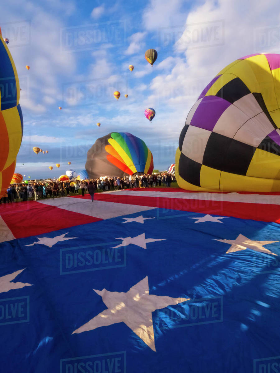 Stars and Stripes hot air balloon, Mass ascension into the sky ...