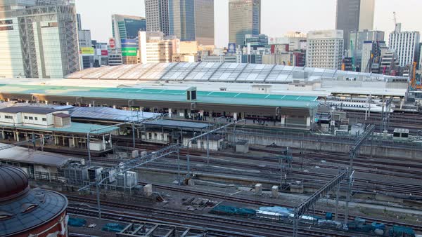 TOKYO/JAPAN - MAY 05 2019: Timelapse large modern Tokyo Railway Station ...