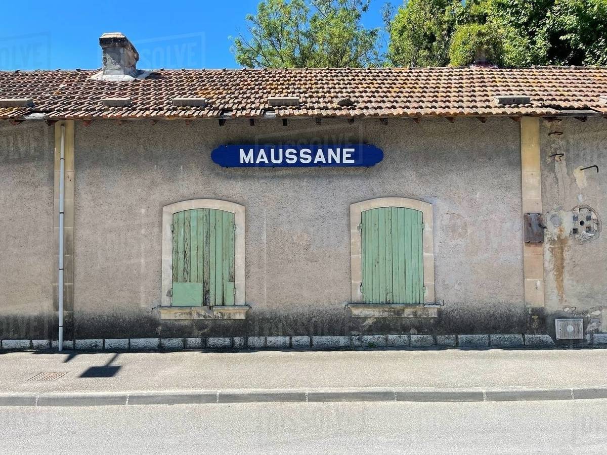 Maussane village sign on an old building, Maussane-les-Alpilles ...