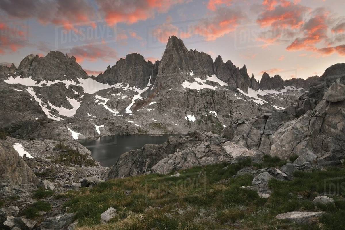 usa-california-inyo-national-forest-sunset-over-minarets-stock