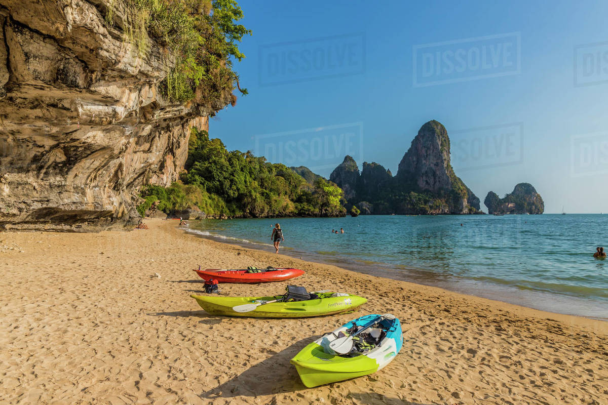 Tonsai beach and karst landscape in Railay, Ao Nang, Krabi Province ...