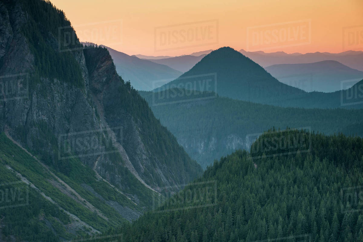 Mountain view at sunset, Mount Rainier National Park, Washington State ...