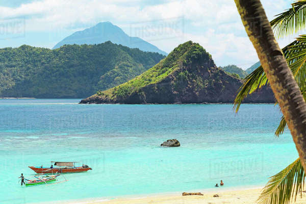 Mahoro Island white sand beach with Masare and Pahepa Islands beyond ...