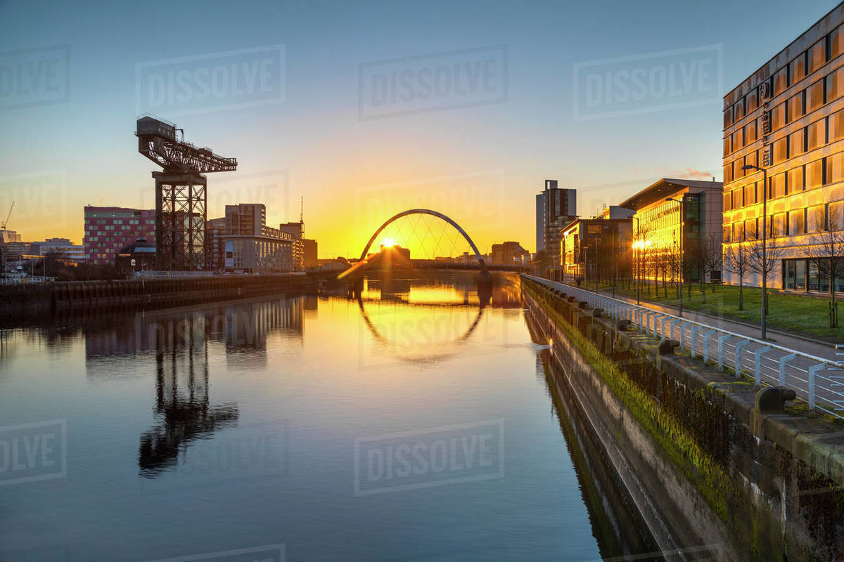 Sunrise over River Clyde, Finnieston Crane, Clyde Arc (Squinty Bridge ...
