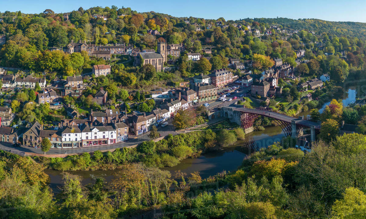 The Iron Bridge over the River Severn, Ironbridge Gorge, UNESCO World ...