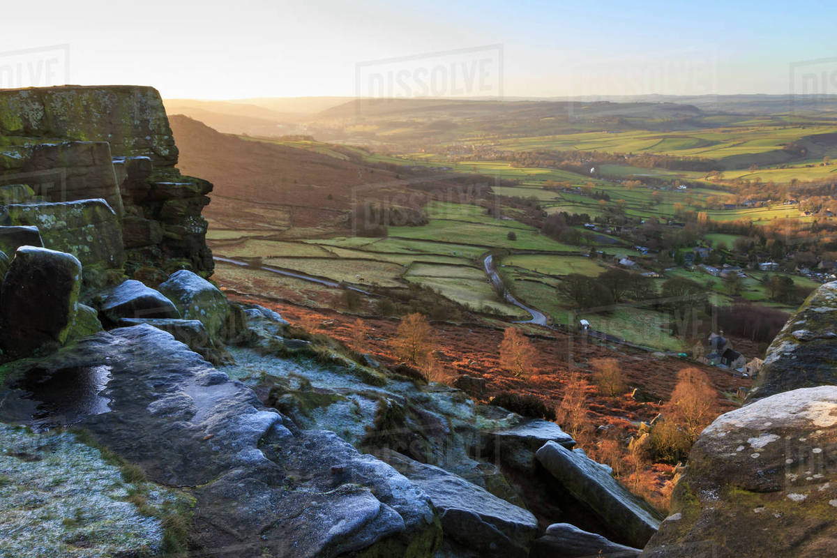 Curbar Edge, at sunrise on a frosty winter morning, Peak District ...