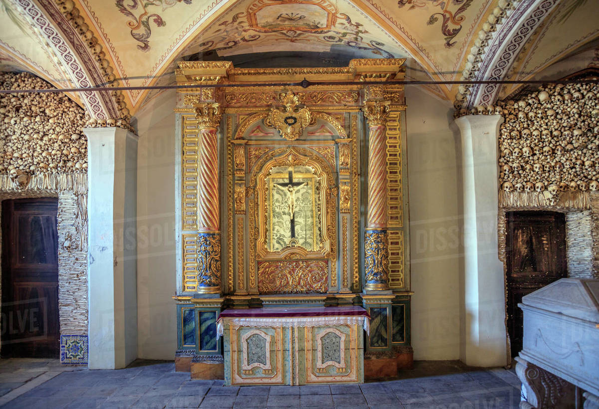The chapel of bones in Sao Francisco (St. Francis Church) in Evora ...