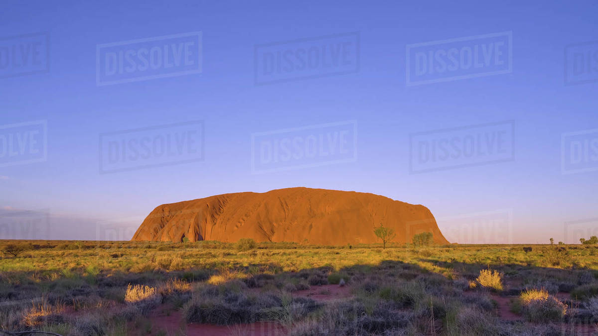 YULARA, AUSTRALIA - wide angle sunset shot of uluru in uluru-kata tjuta ...