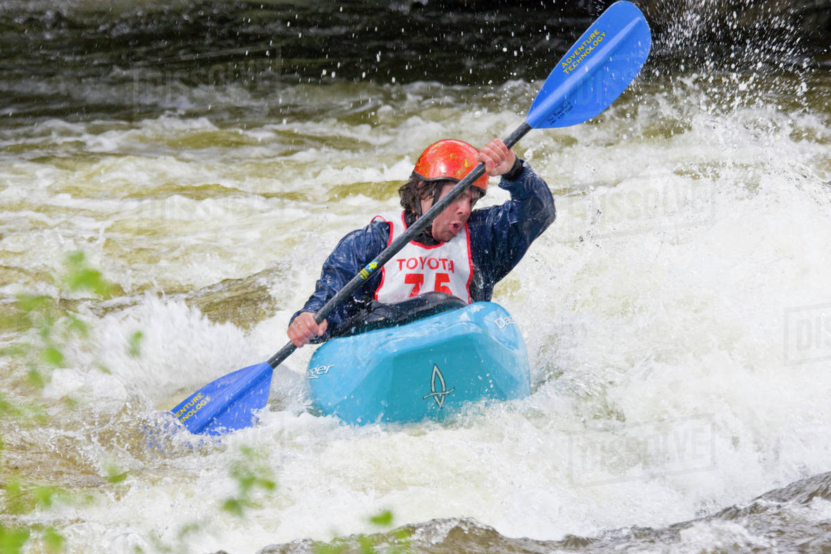 USA, Colorado, Frisco. Male competitor in Kayak Rodeo on Ten-Mile Creek ...