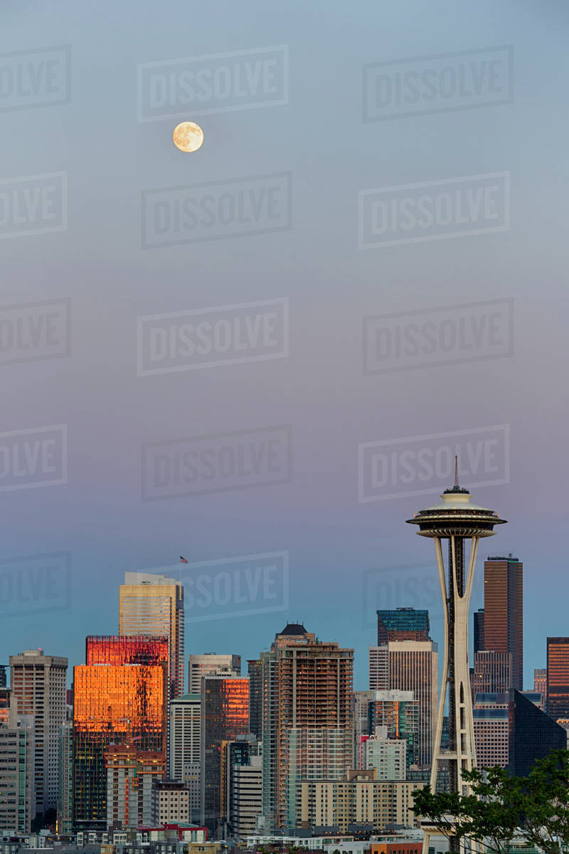Washington State, Seattle, skyline view from Kerry Park, with full moon ...