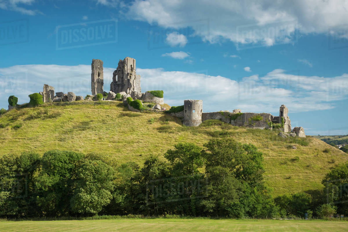 Ruins of Corfe Castle near Wareham, Isle of Purbeck, Dorset, England ...