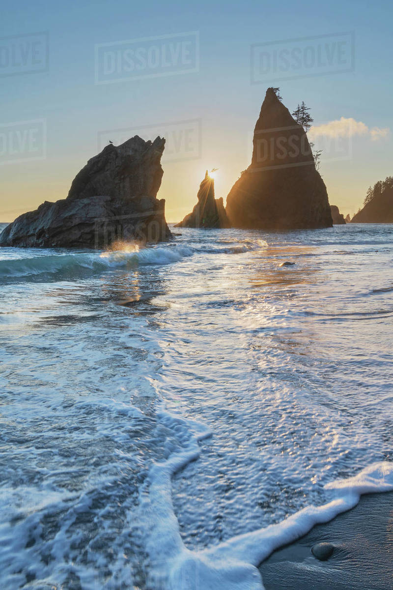 Sun setting behind Split Rock on Rialto Beach Olympic National Park ...
