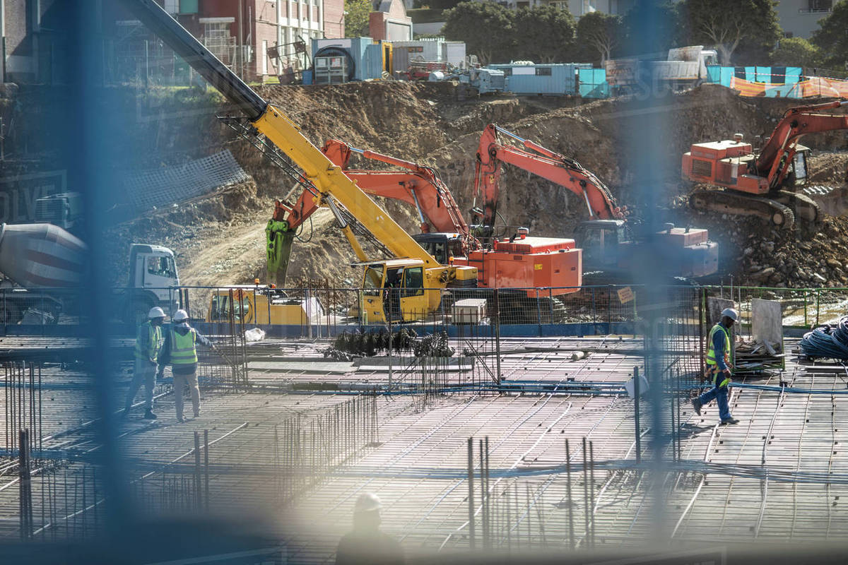 Construction workers laying foundation of building - Royalty-free Stock ...