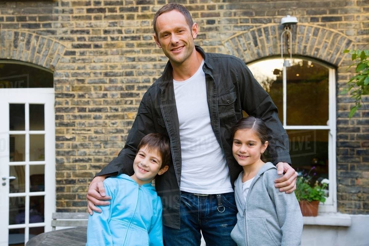 Portrait of a father and his children - Royalty-free Stock Photo | Dissolve