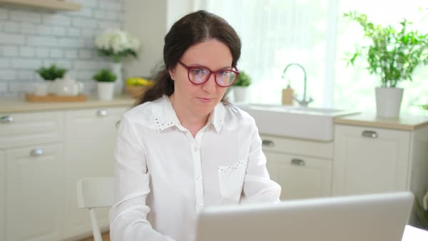 Young woman girl student freelancer businesswoman working, typing text ...