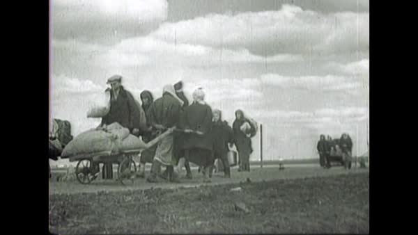 Captured Italian war film from 1942 shows Italians fighting in Russia ...