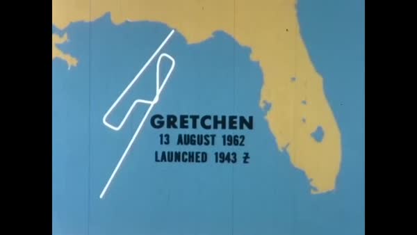 In 1962, June Palmer makes this nude video while having a shower ...