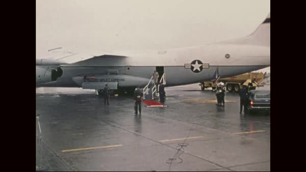 American soldiers get off an airplane, returning home in the 1950s - HD ...
