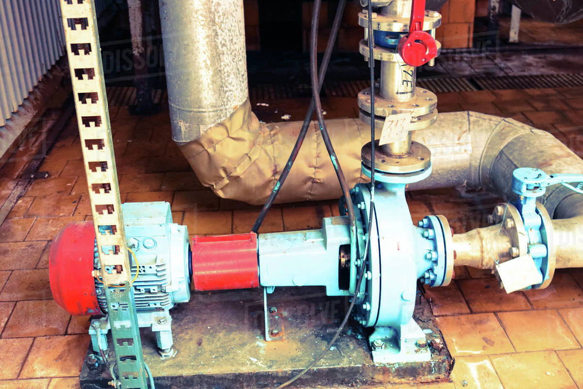 Iron metal centrifugal pumps equipment and pipes with flanges and ...