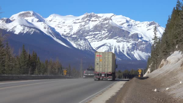 ICEFIELDS PARKWAY DRIVE, ALBERTA, CANADA, MARCH 2019: Big 18 wheeler ...