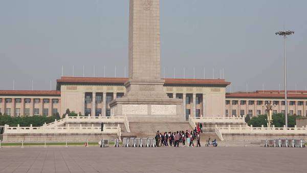 Tourists wait in a line to see chairman mao zedong embalmed body in ...