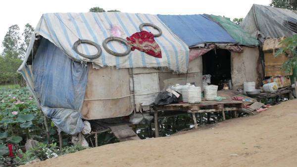 Very poor slum house, 11 people live in it - HD Royalty-free Stock ...