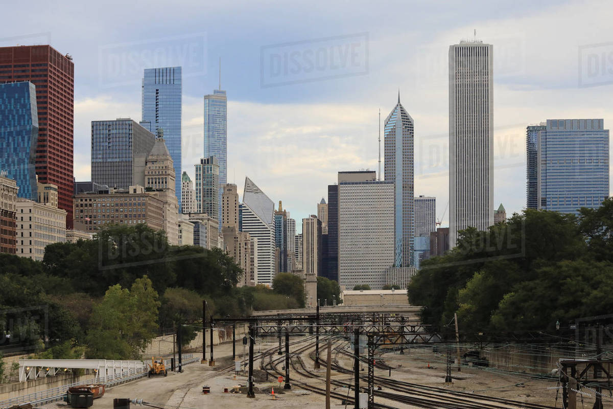 A View of Chicago city center with transit in front - Royalty-free ...