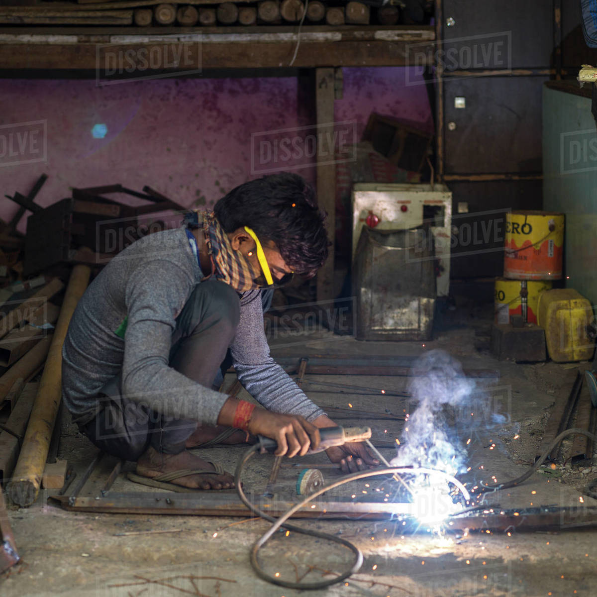BEIRUT - Unbelievable photo of shock wave damage to large office ...