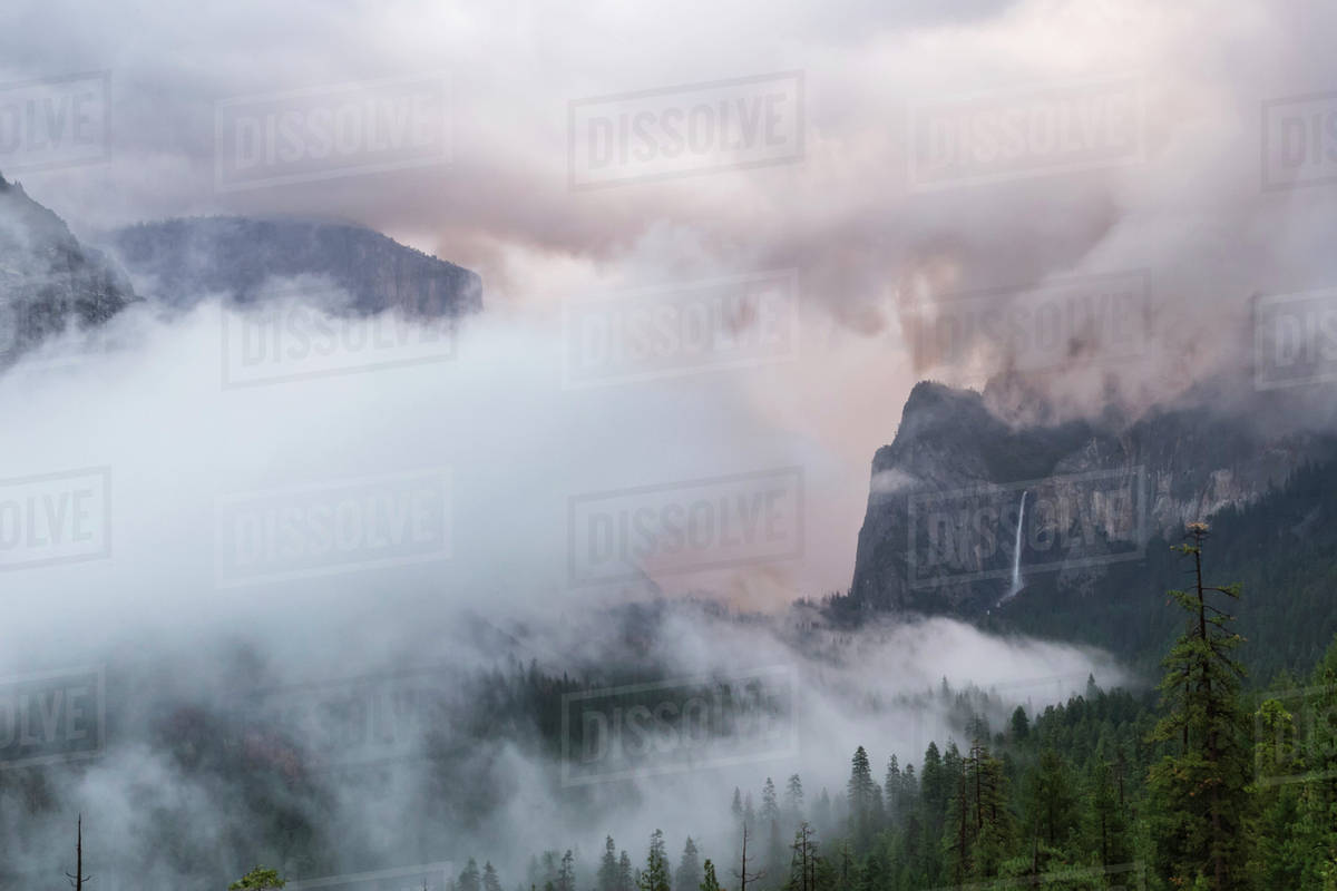 Winter storm in Yosemite Valley, Yosemite National Park; California ...