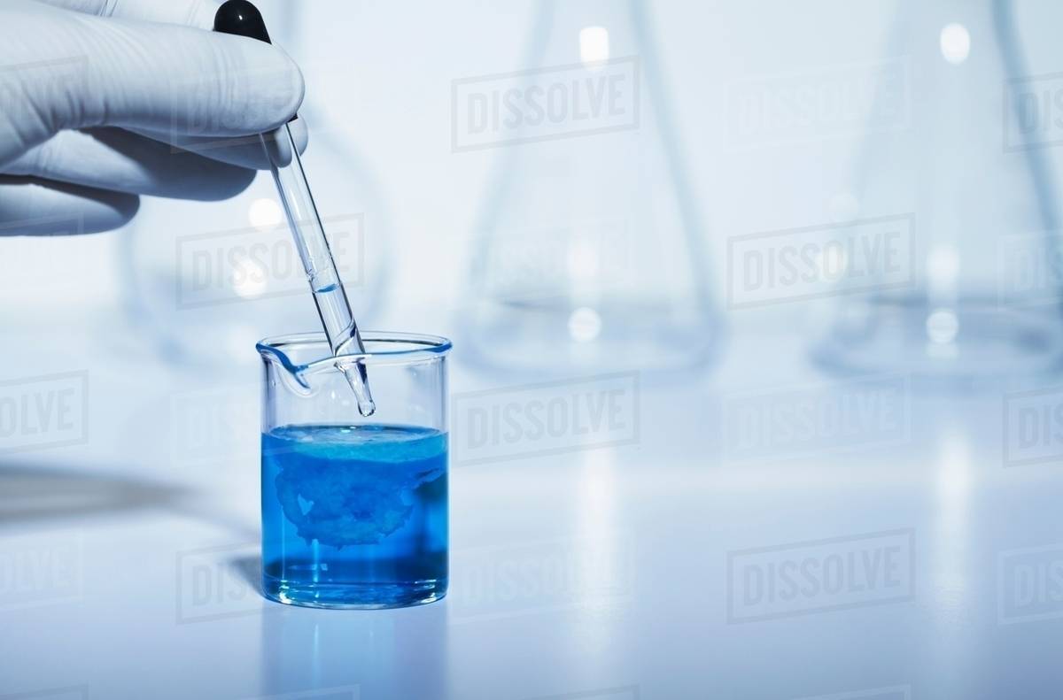 Pipetting sodium carbonate to copper (II) sulfate. Both solutions 0.5 M ...