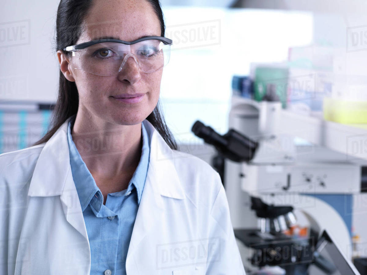STEM scientist in the laboratory during experiment - Royalty-free Stock ...