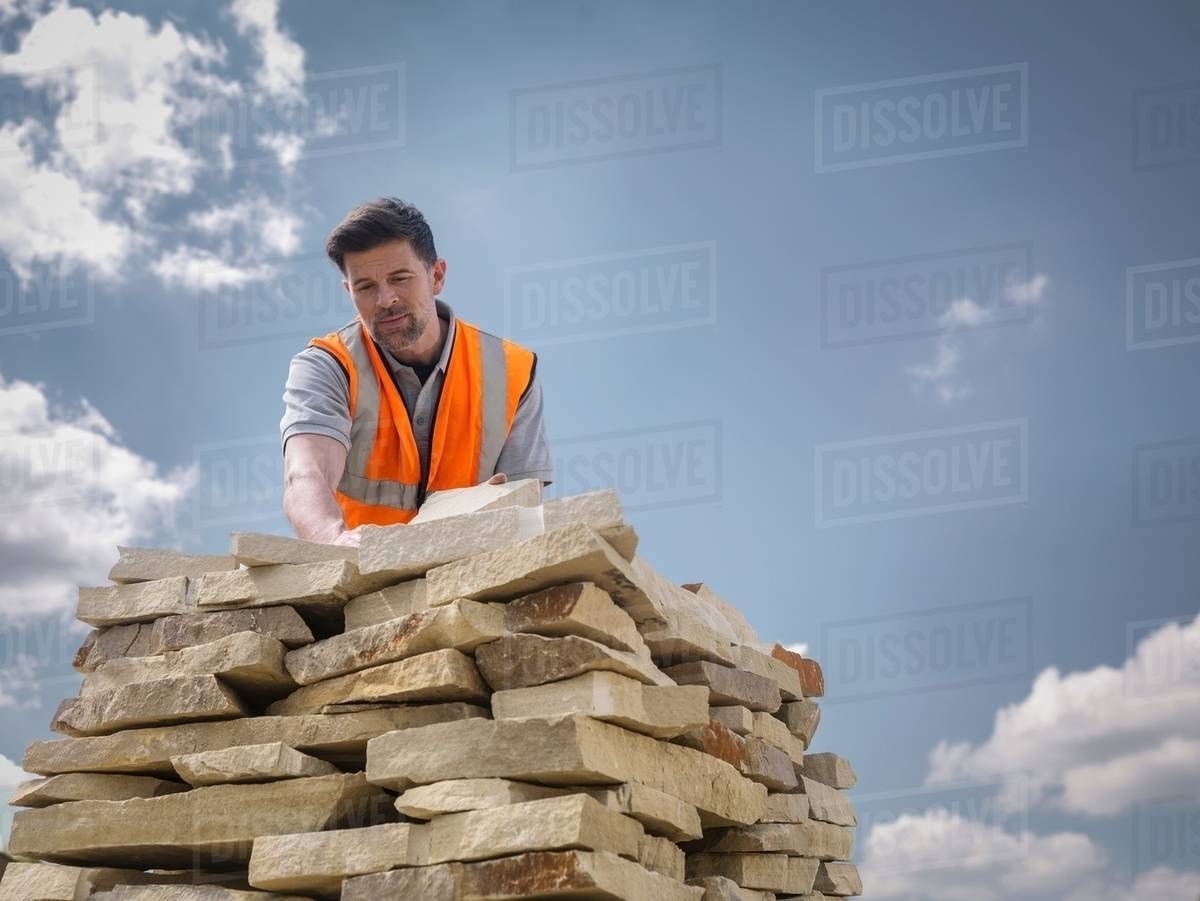 Quarry worker stacking sandstone in Yorkshire stone quarry - Stock ...