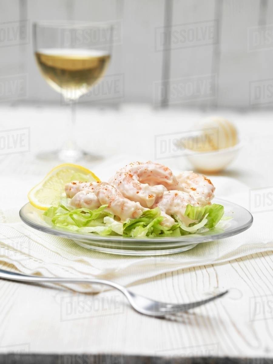 King prawn cocktail with paprika, slice lemon and lettuce salad - Stock ...