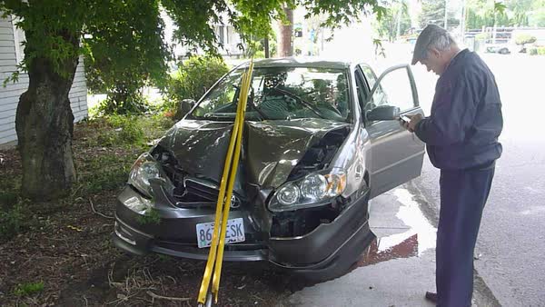 Person in car accident makes phone call to authorities after crashing ...