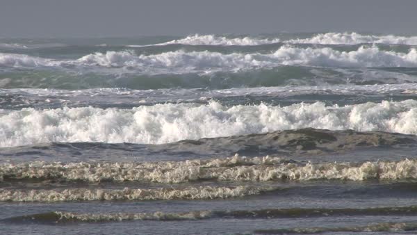 Pacific Ocean heavy, strong waves breaking with sound at high tide ...