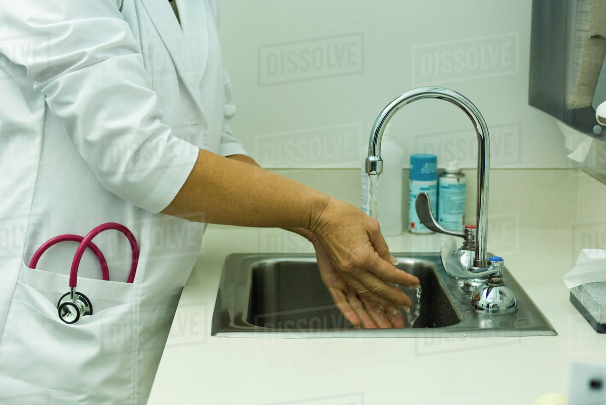 Healthcare worker washing hands in doctor's office - Royalty-free Stock ...